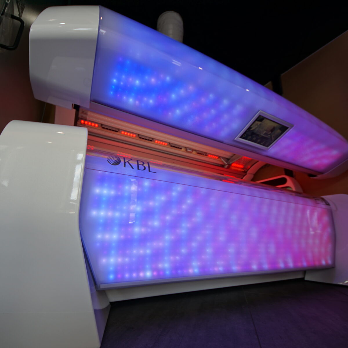 KBL MEGASUN P9s LEVEL 4 - Electric Sun Tanning Salons
